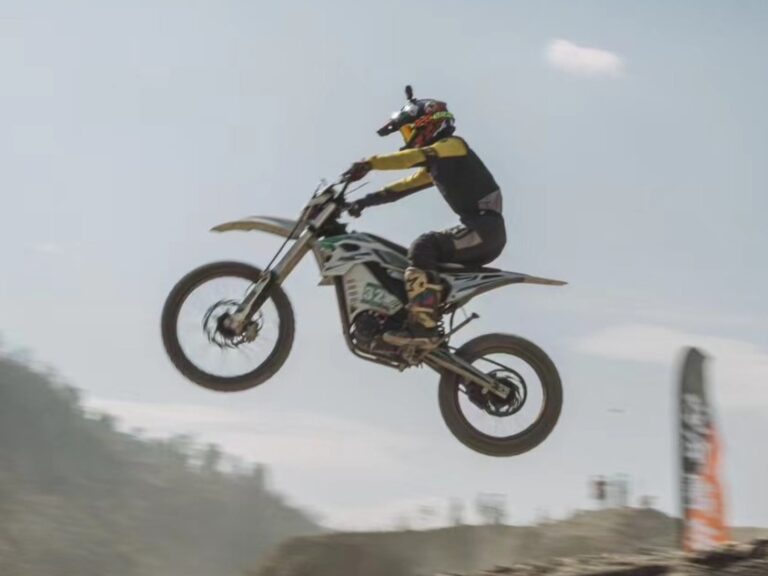 Benefits of Electric Dirt Bike Instant Torque in Off-Road Riding - EDGE ...